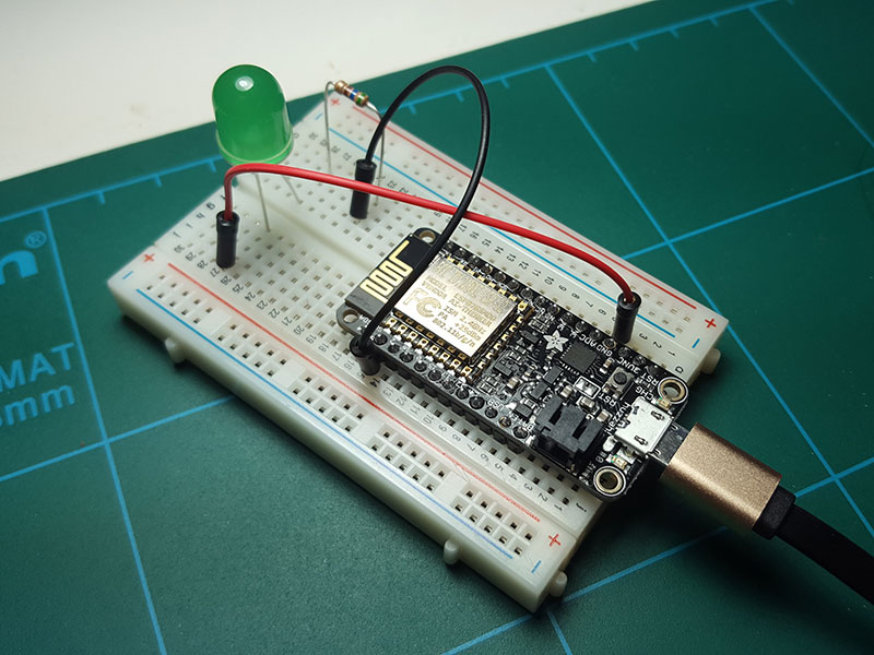Hands on with the Adafruit Feather Huzzah ESP8266 IoT kit